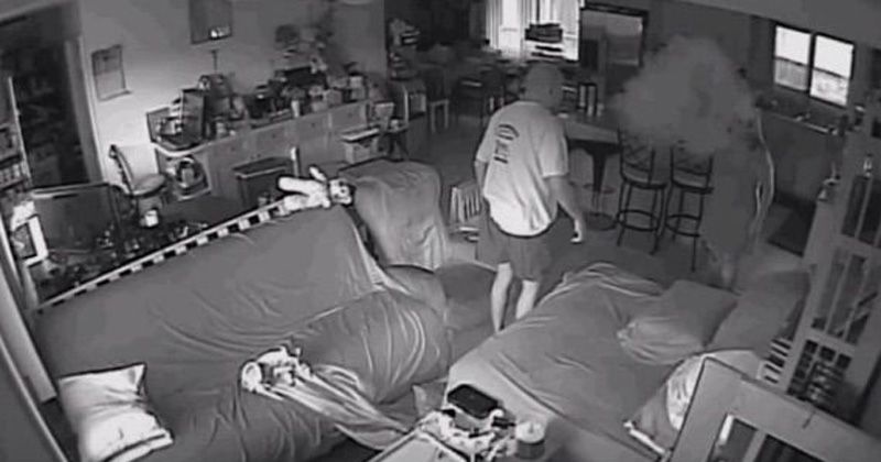 Samsung Note 7 Catches Fire On Video