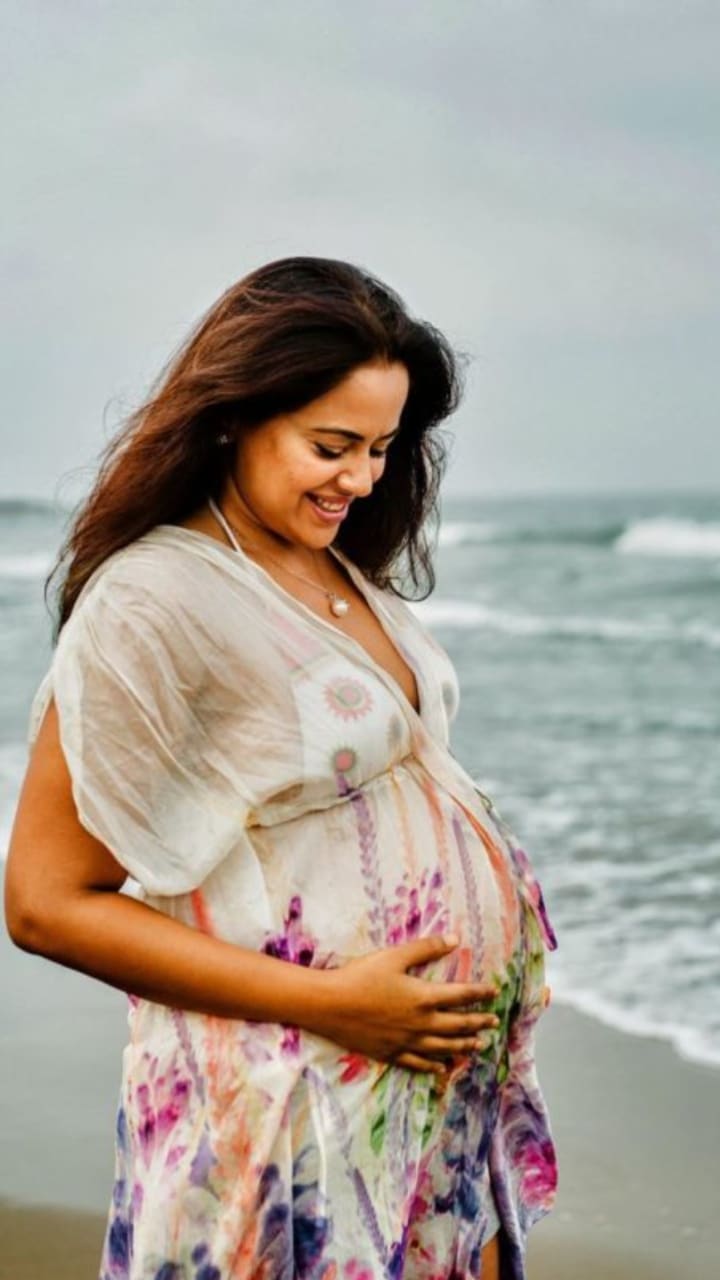 sameera reddy biceps