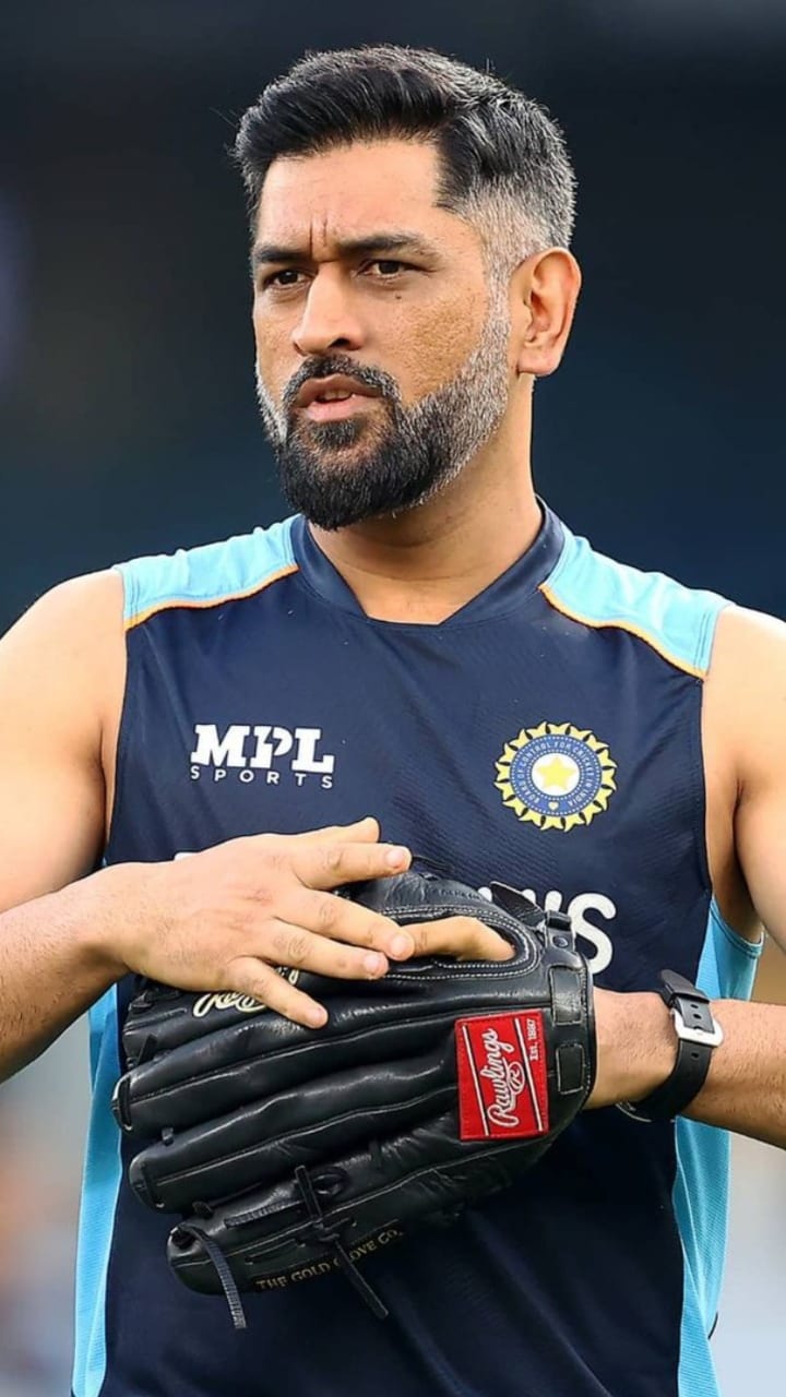 does dhoni have tattoos