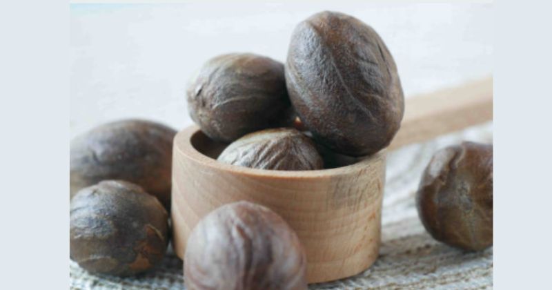 जाणून घ्या जायफळचे पाणी पिण्याचे चमत्कारी फायदे | Lesser Known Benefits ...